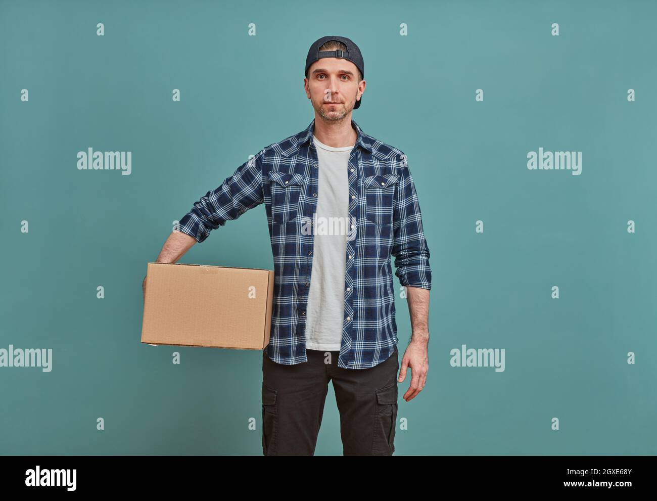 Man cardboard box stack hi-res stock photography and images - Alamy
