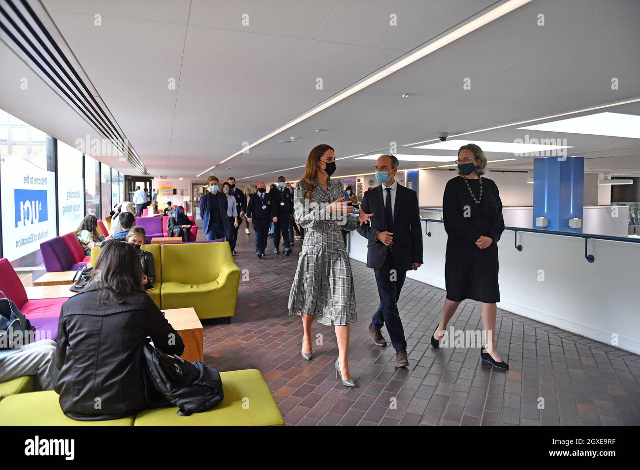 The Duchess of Cambridge alongside Professor Pasco Fearon (centre) and ...