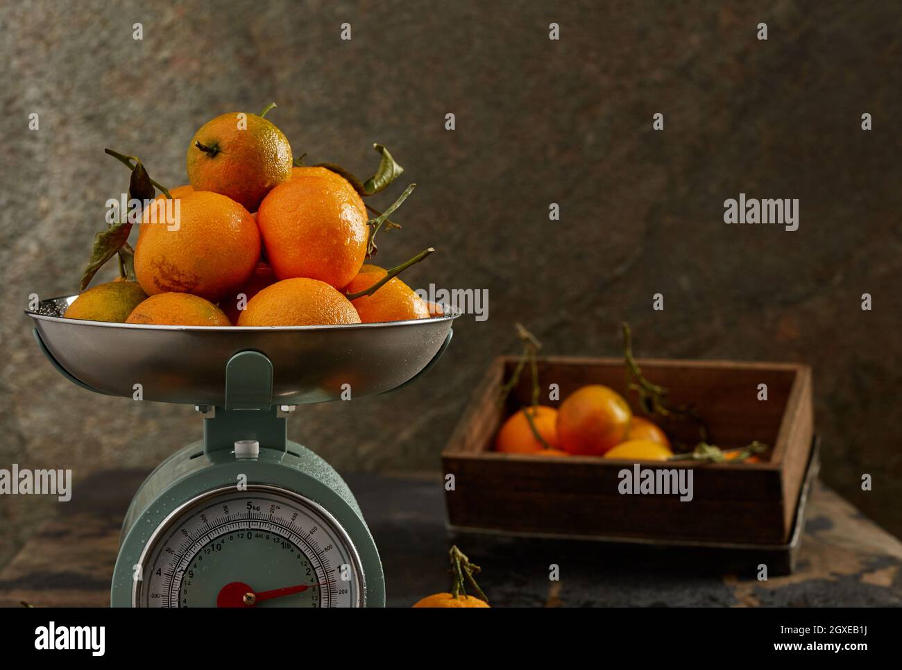 Fresh oranges on scale hi-res stock photography and images - Alamy