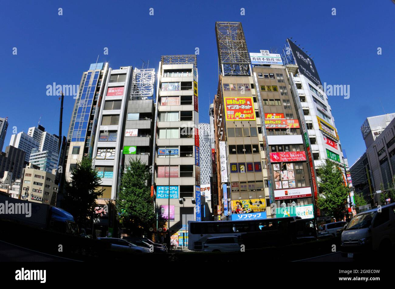 Building block in the Shinjuku area, Tokyo, Japan Stock Photo - Alamy