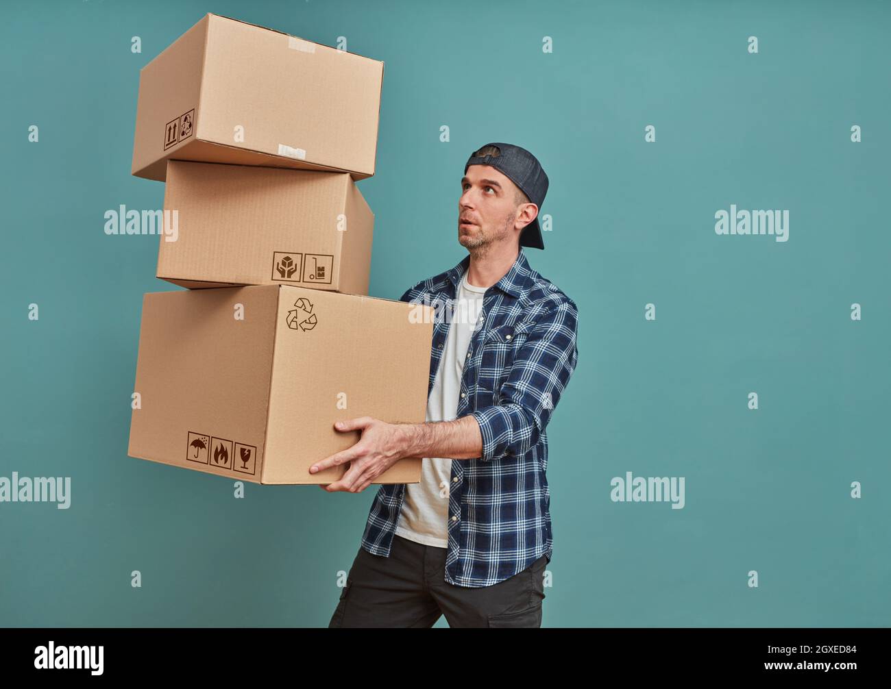 Casual dressed man with cardboard boxes Stock Photo - Alamy