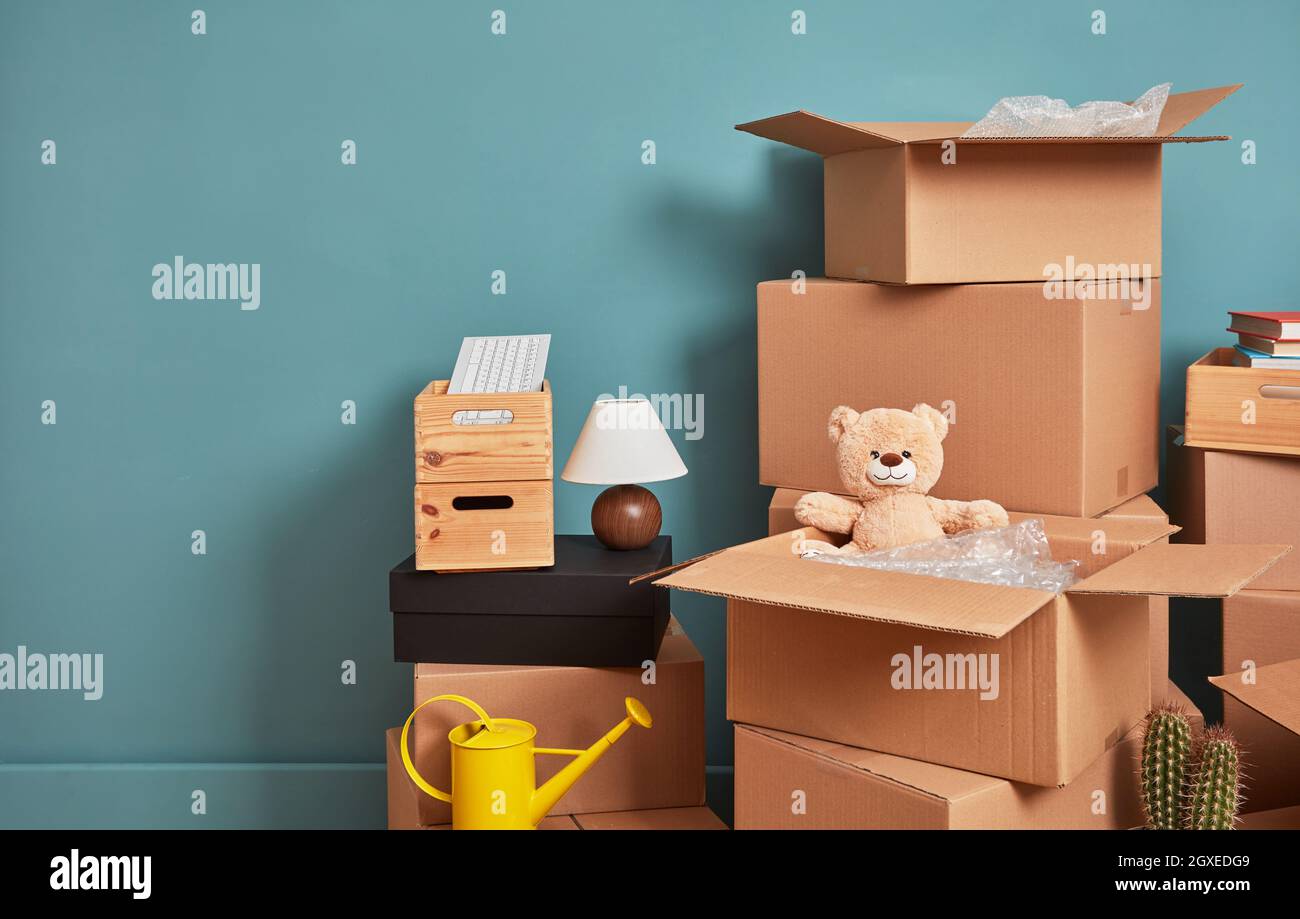 Cardboard boxes and belongings in room Stock Photo - Alamy