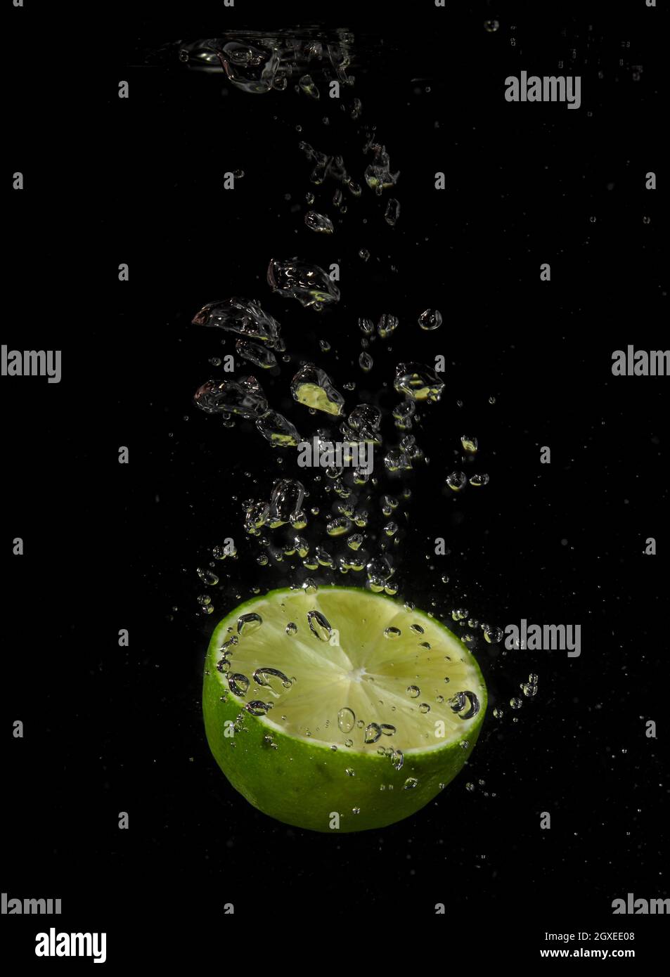 Lime splashing in water hi-res stock photography and images - Alamy