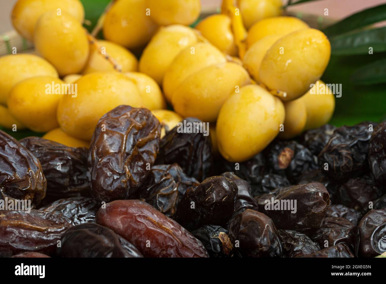 Different types of dates hi-res stock photography and images - Alamy