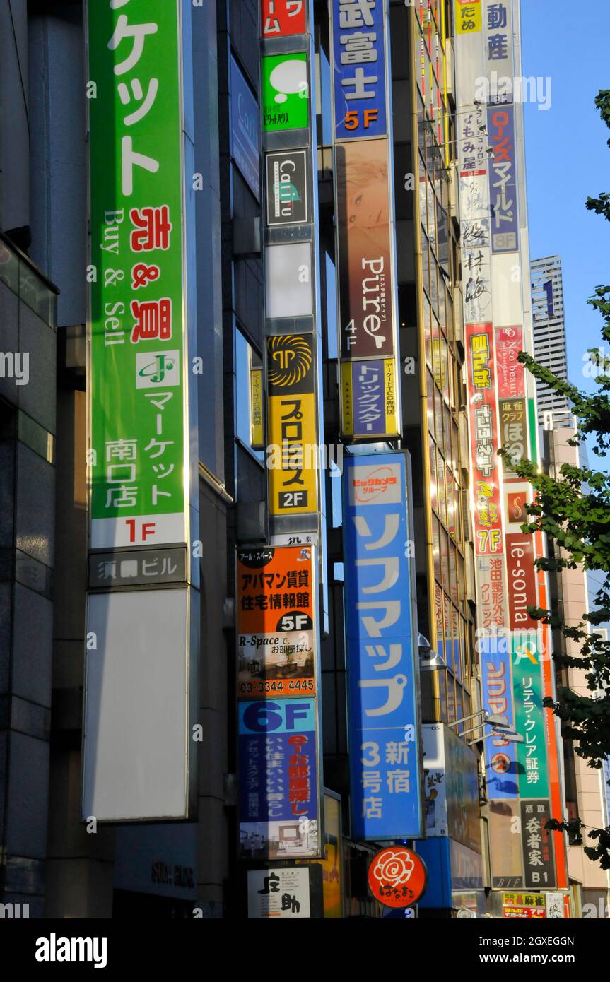 Signs on the streets hi-res stock photography and images - Alamy
