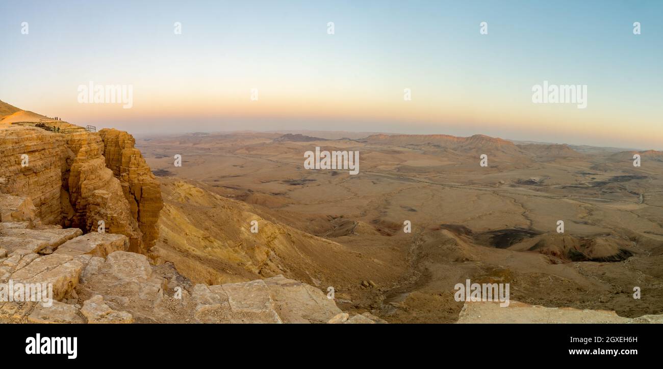 Panoramic sunset view of Makhtesh (crater) Ramon, in the Negev Desert ...
