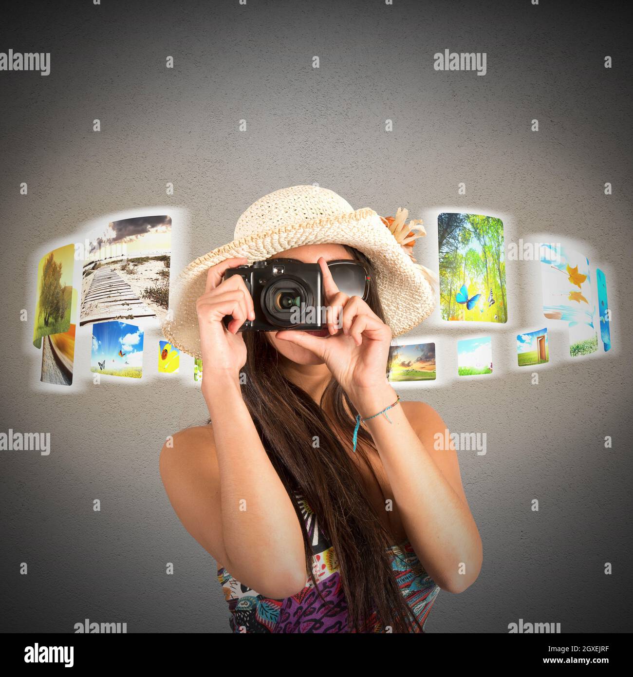 Tourist snaps and shows pictures of landscapes Stock Photo - Alamy