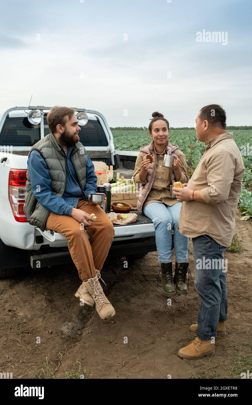 Farmer lunch field hi-res stock photography and images - Alamy