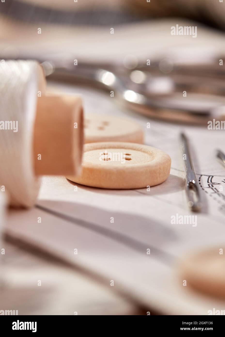Tailoring buttons, needle and thread close-up Stock Photo - Alamy