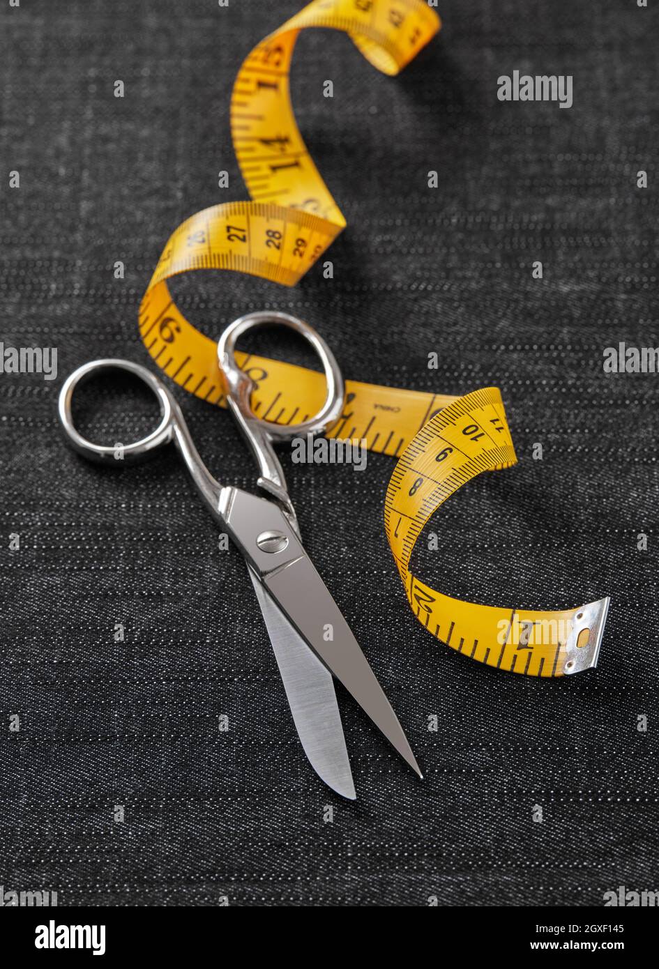 Tape measure and scissors on textile Stock Photo - Alamy