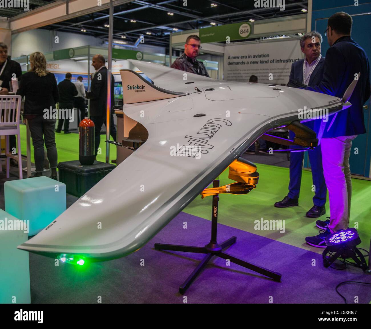 Futuristic transport drones hi-res stock photography and images - Alamy
