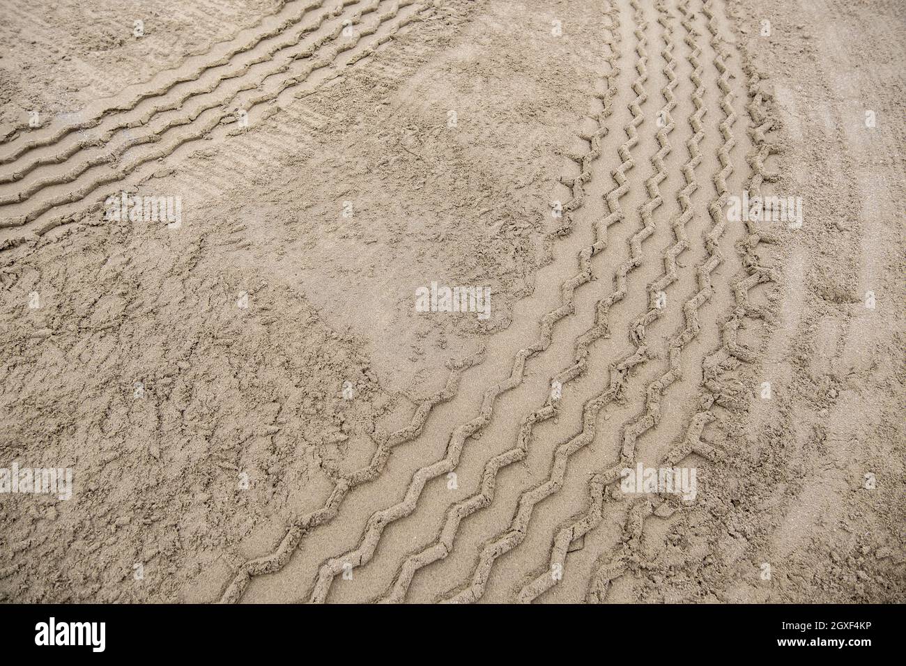 Tire signs on the beach sand, vehicle markings Stock Photo - Alamy