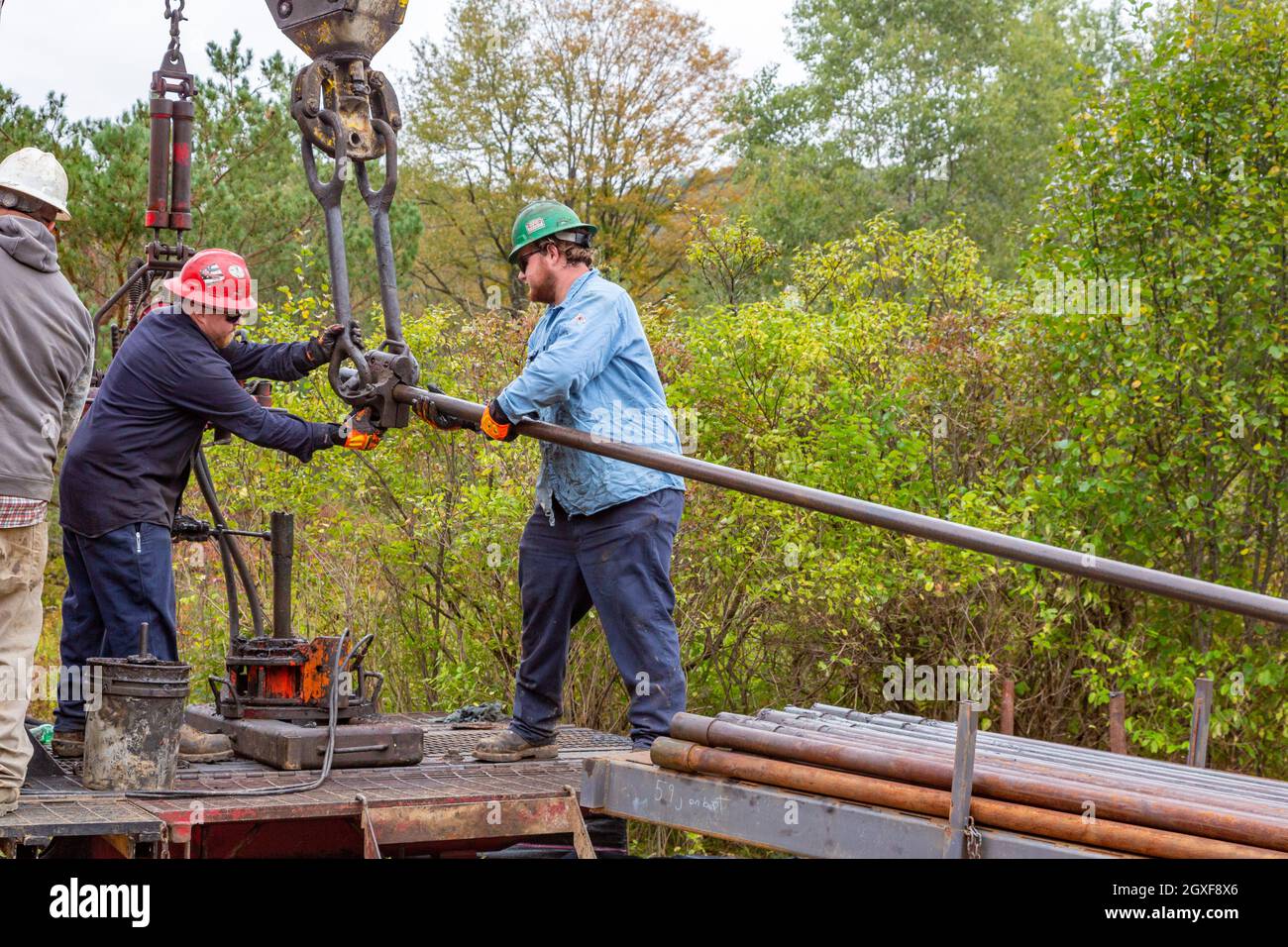 Workers oil capping hi-res stock photography and images - Alamy