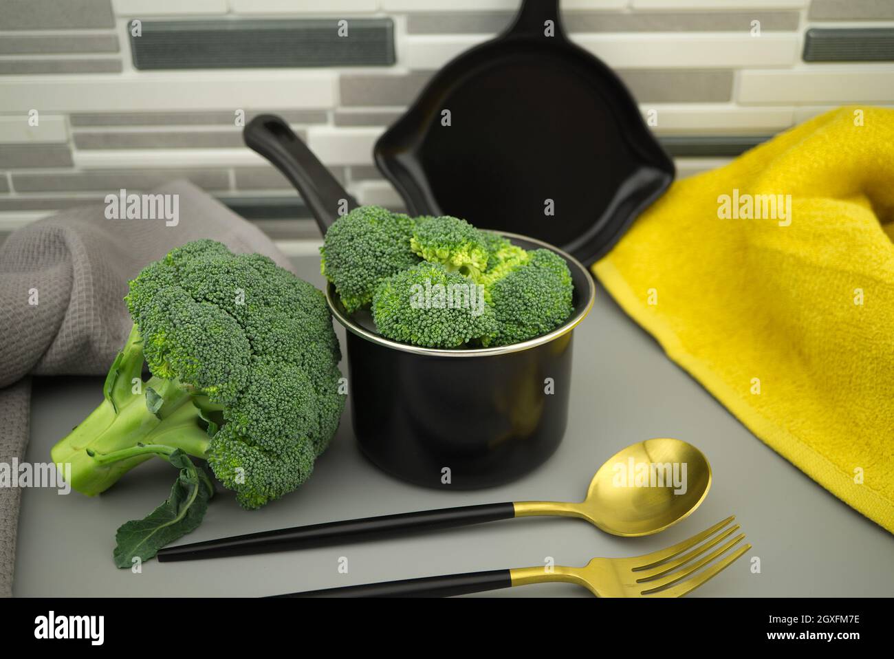 Prepare fresh broccoli florets for eating on the kitchen table Stock ...