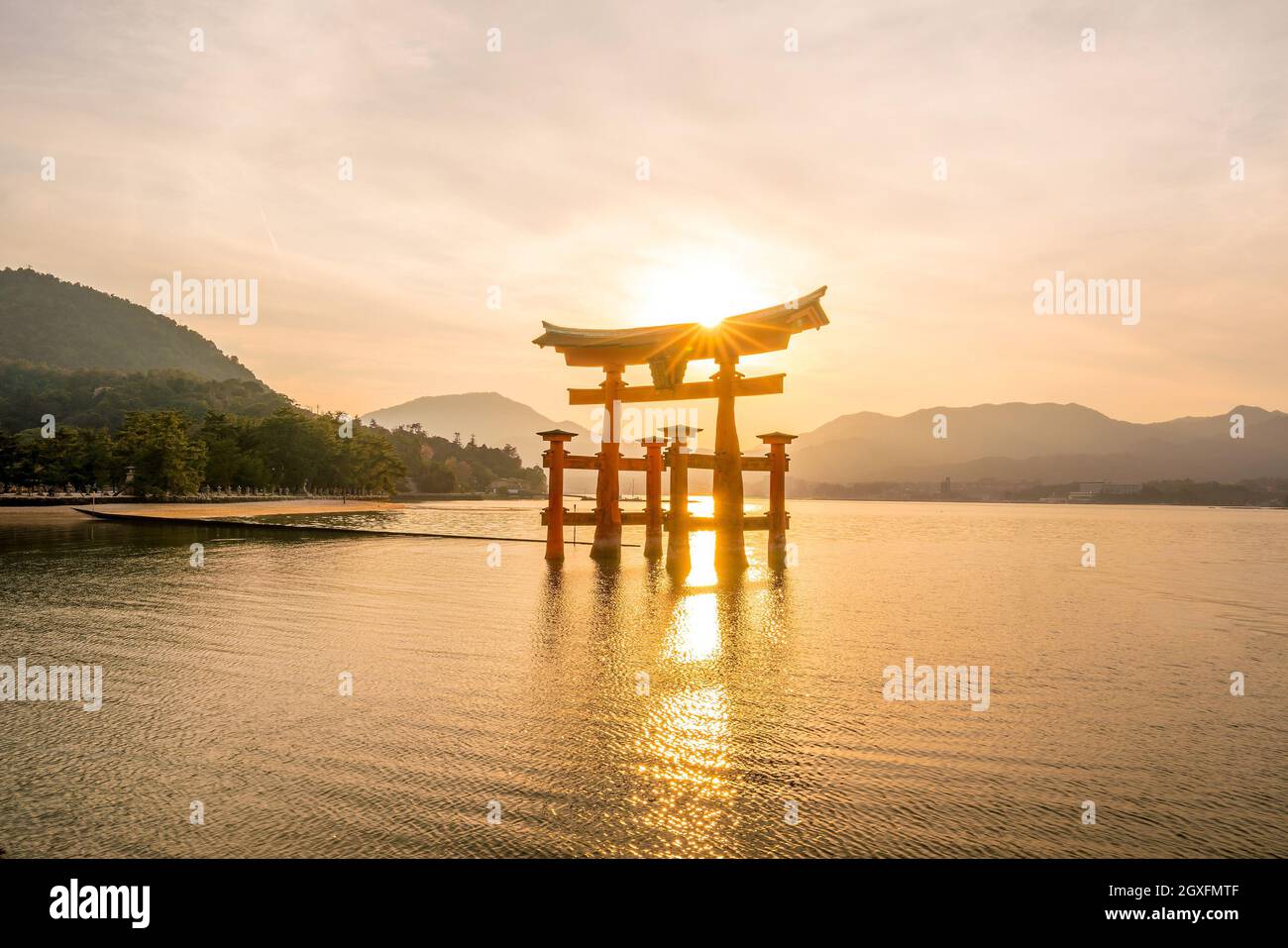 The floating gate of Itsukushima Shrine at sunset in Miyajima ...