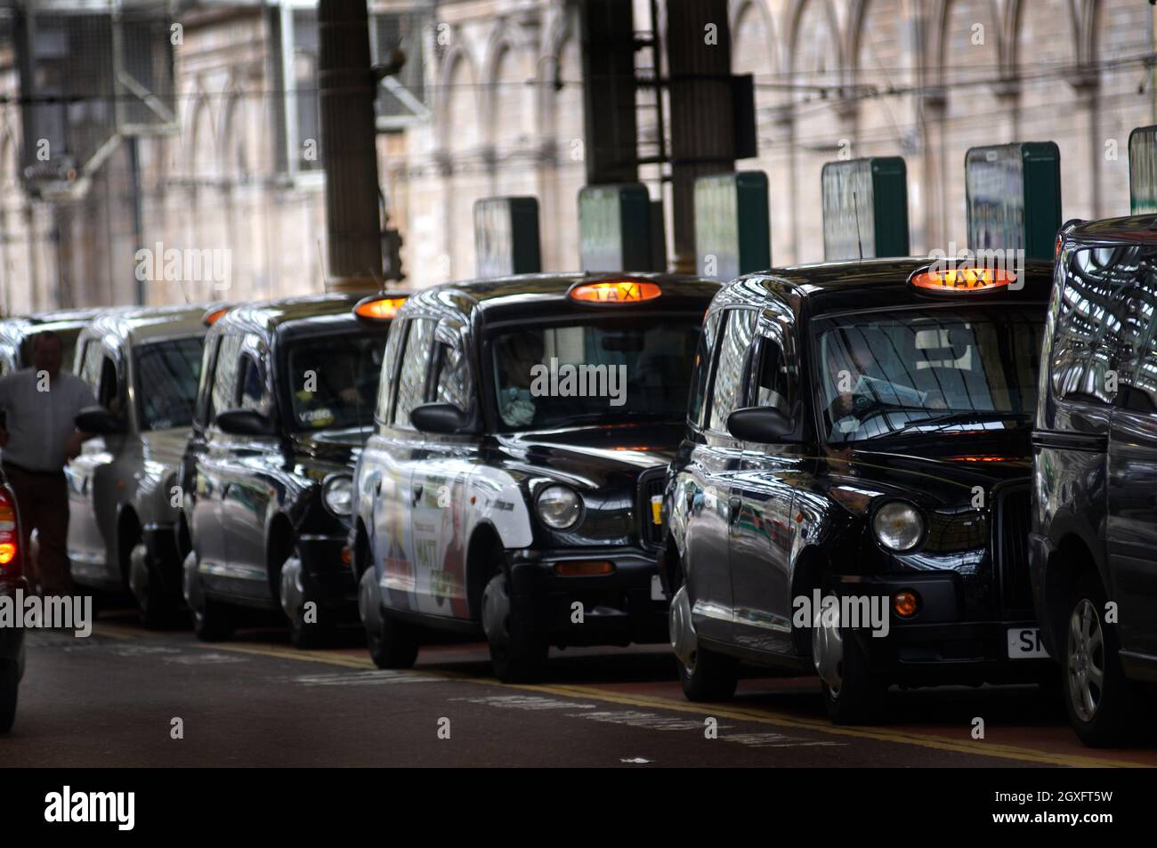 Taxi edinburgh scotland hi-res stock photography and images - Alamy