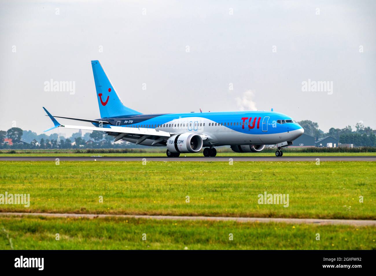 TUI Boeing 737 landing at Amsterdam Schiphol airport Stock Photo - Alamy