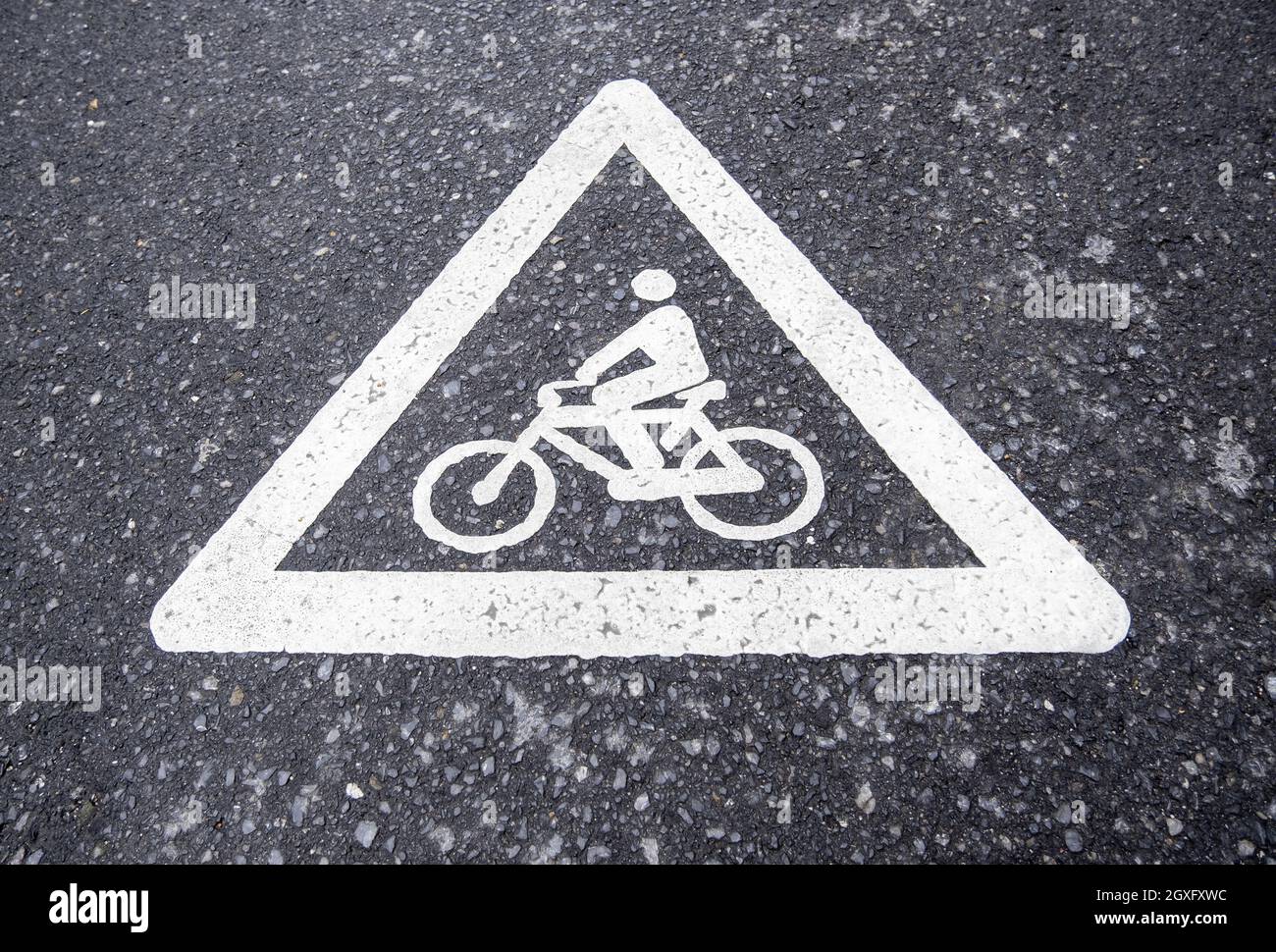 Detail of sign for cyclists, bike lane in the city Stock Photo - Alamy