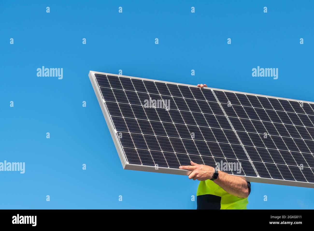 Solar panel installation hi-res stock photography and images - Alamy
