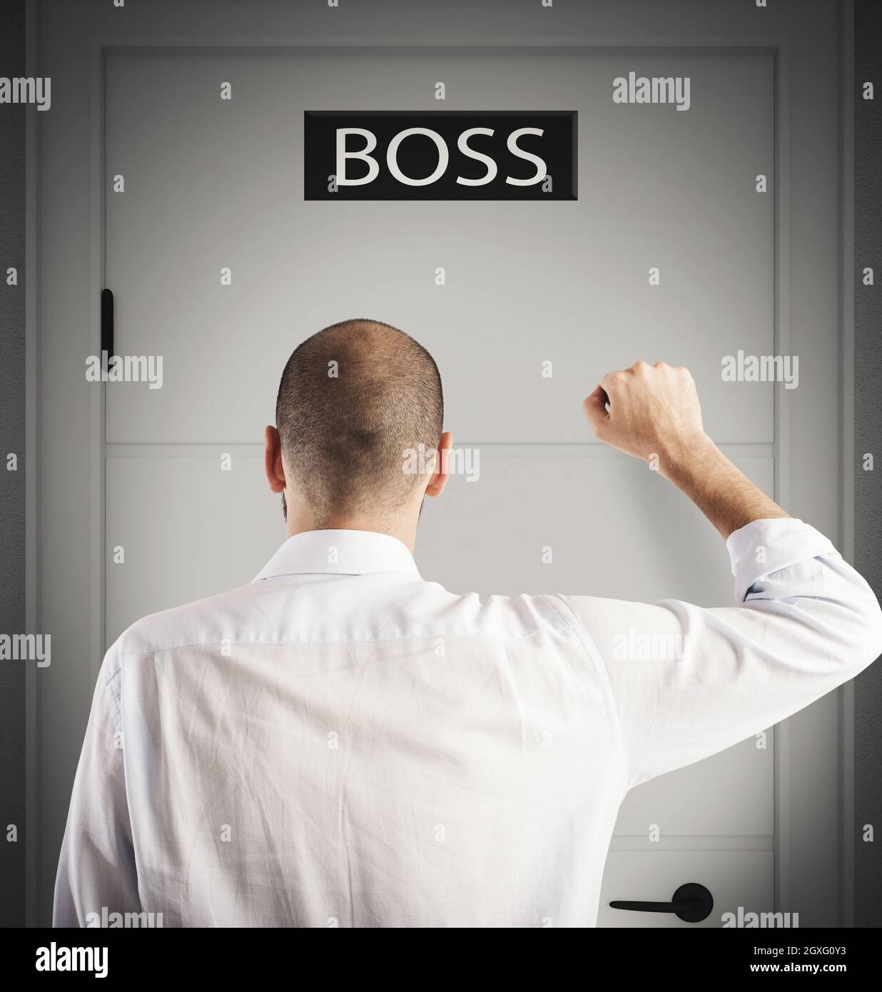 Employee knocks on the door of boss Stock Photo - Alamy