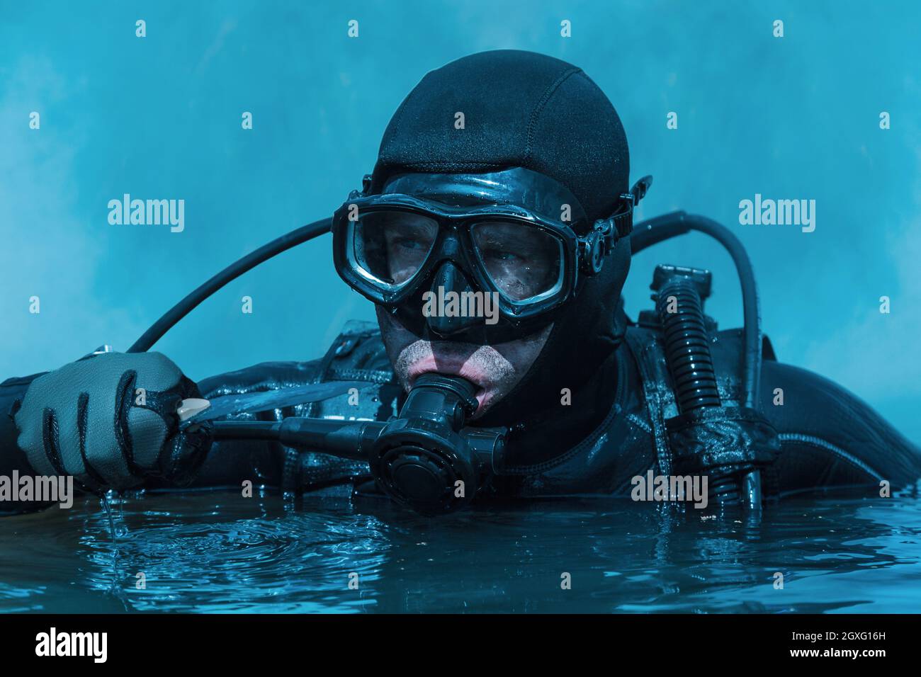Navy frogman hi-res stock photography and images - Alamy