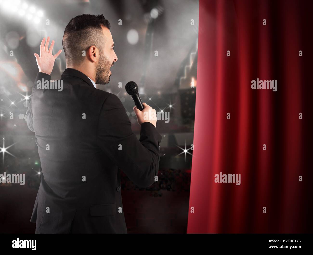 Man talking on microphone hi-res stock photography and images - Alamy