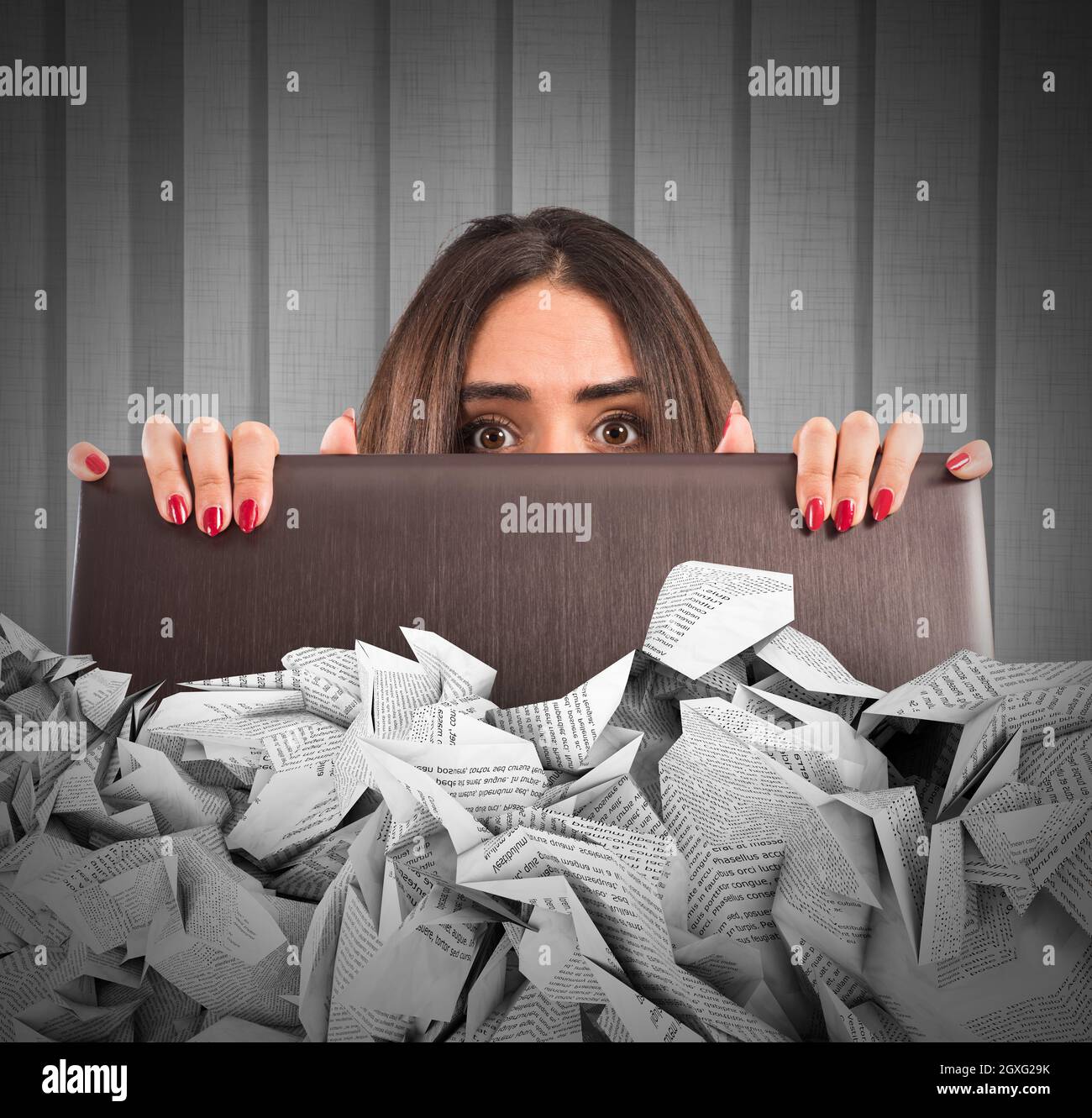 Woman behind computer shocked hi-res stock photography and images - Alamy