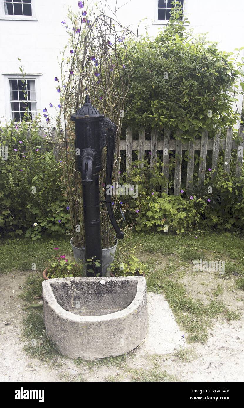 Cottage pump hi-res stock photography and images - Alamy