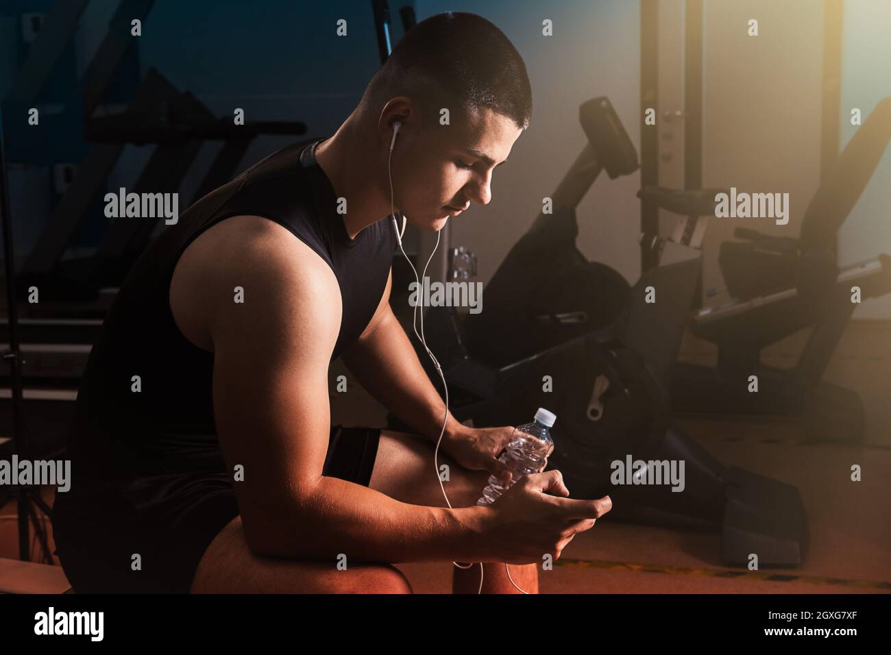 Guy bodybuilder in gym works hi-res stock photography and images - Alamy