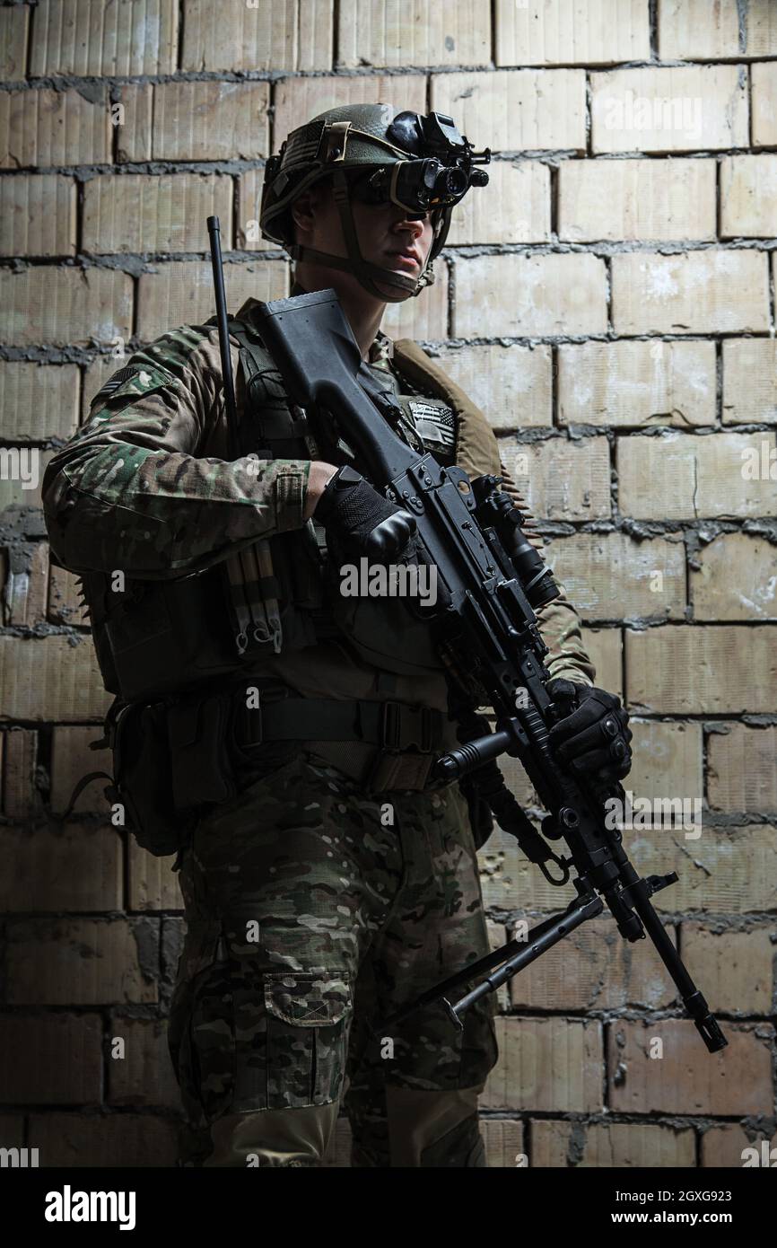 Us military night vision goggles hi-res stock photography and images ...