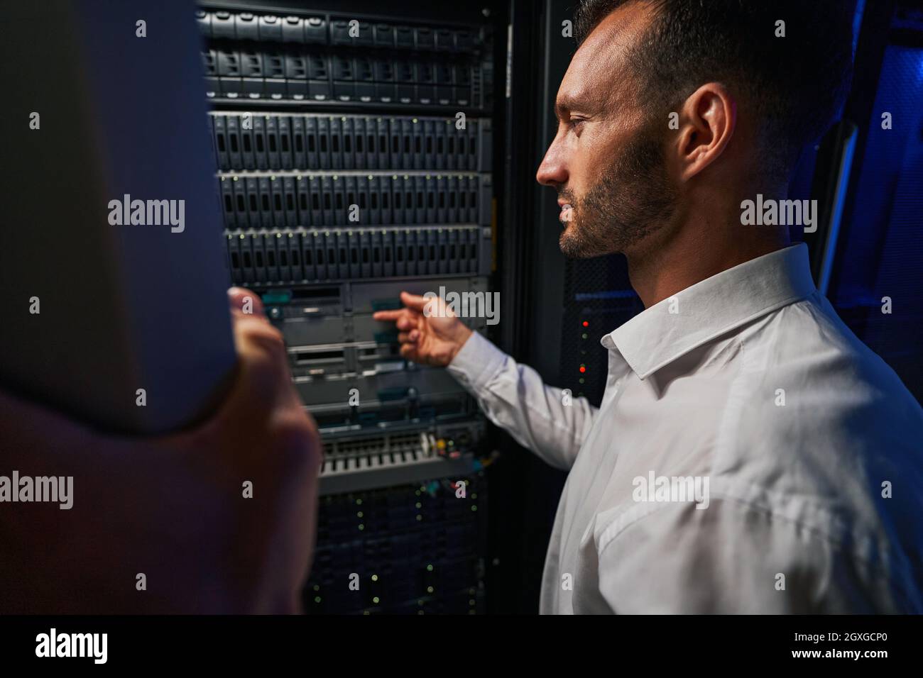 Technology data center busy hi-res stock photography and images - Alamy