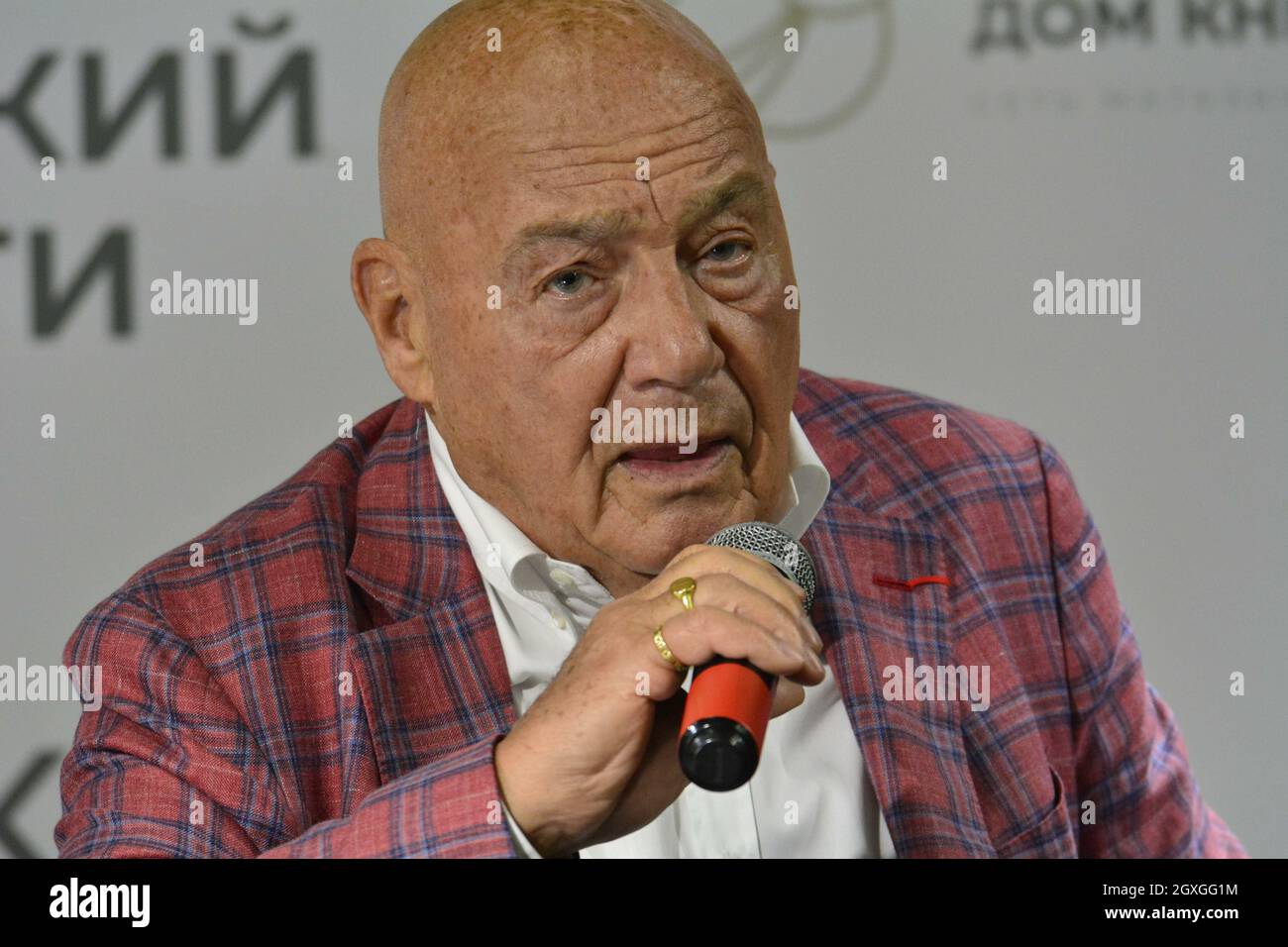 Vladimir Pozner presented his new book, The English Notebook, to the ...