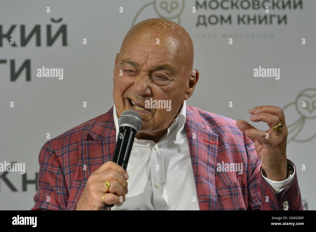 Vladimir Pozner presented his new book, The English Notebook, to the ...