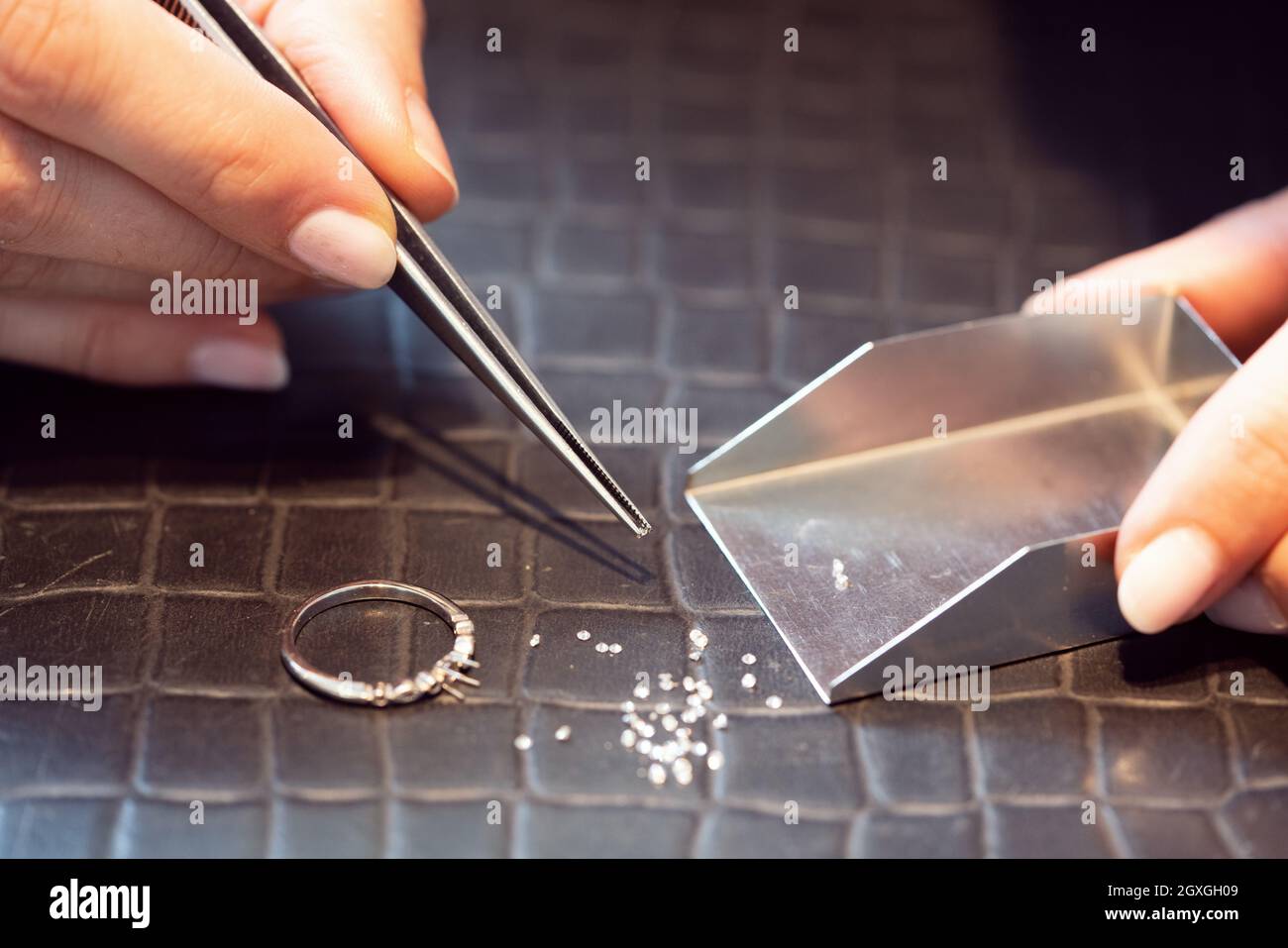 Gemstone sorting hi-res stock photography and images - Alamy