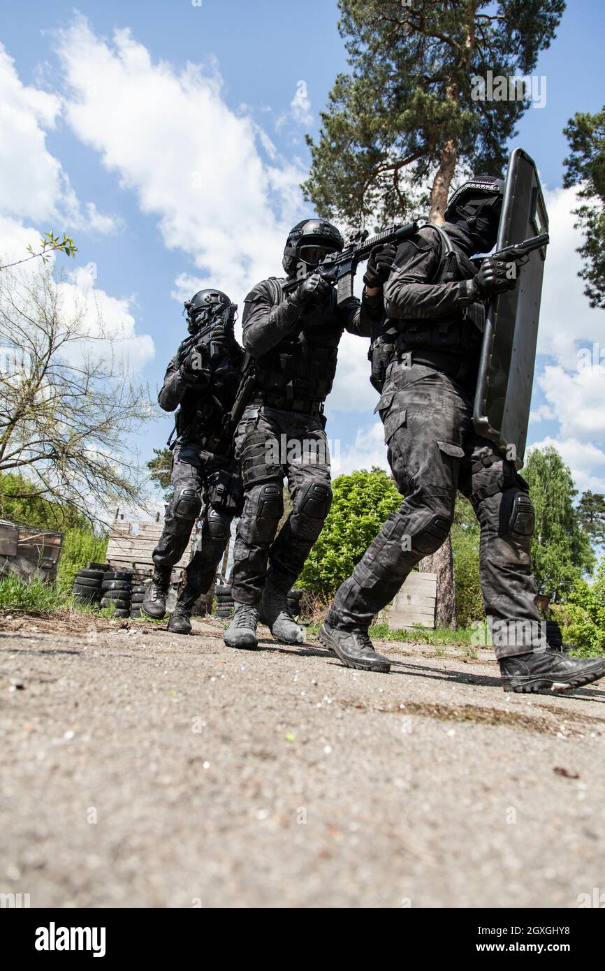 Spec ops police officers SWAT in black uniform in action Stock Photo ...