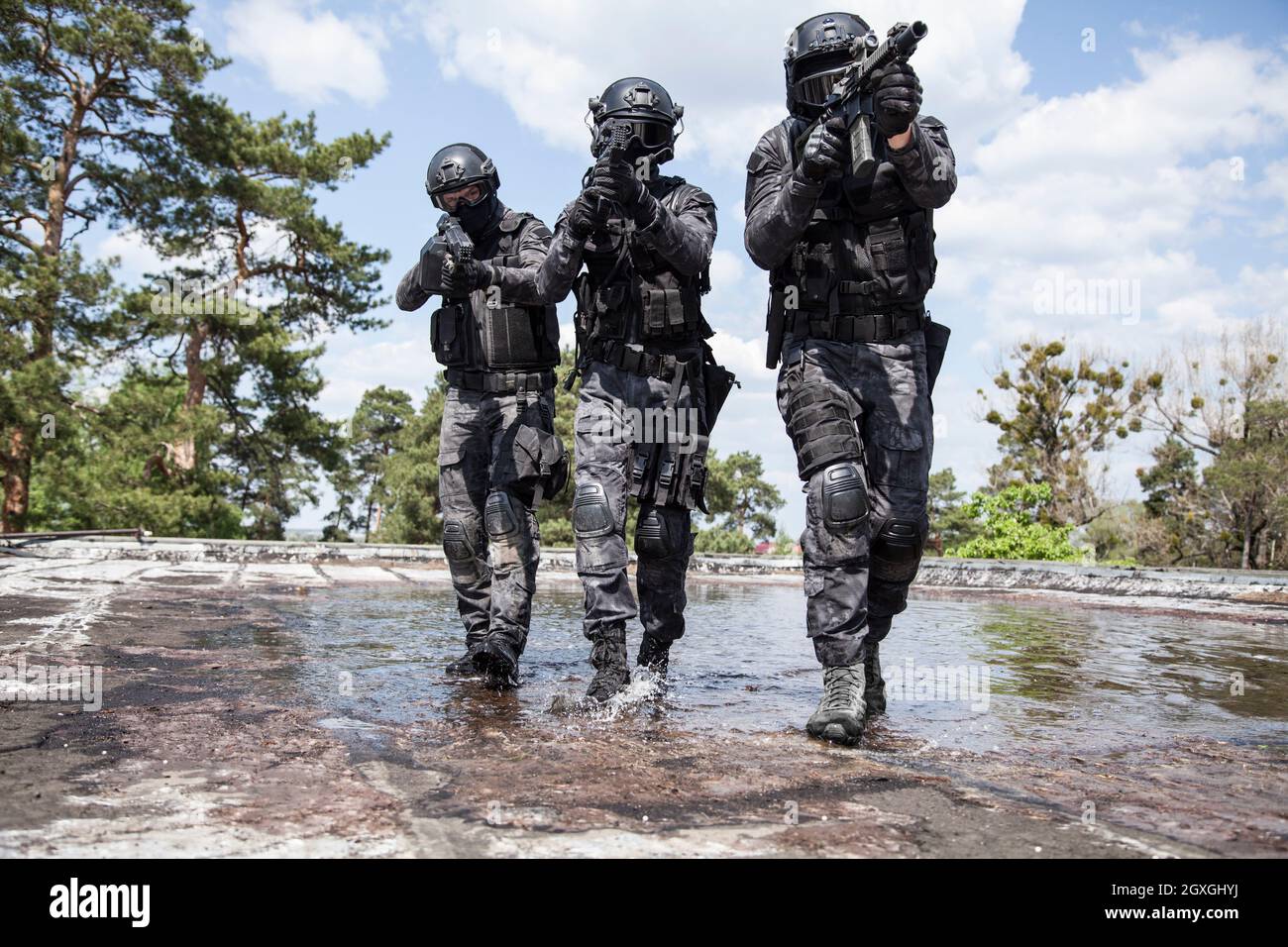 Spec ops police officer hi-res stock photography and images - Alamy