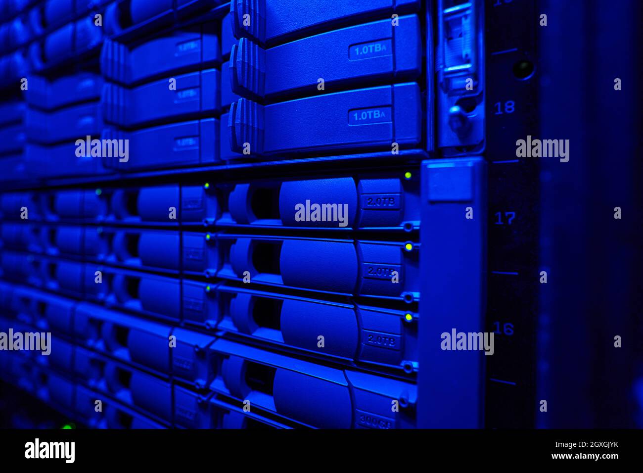 File server room hi-res stock photography and images - Alamy