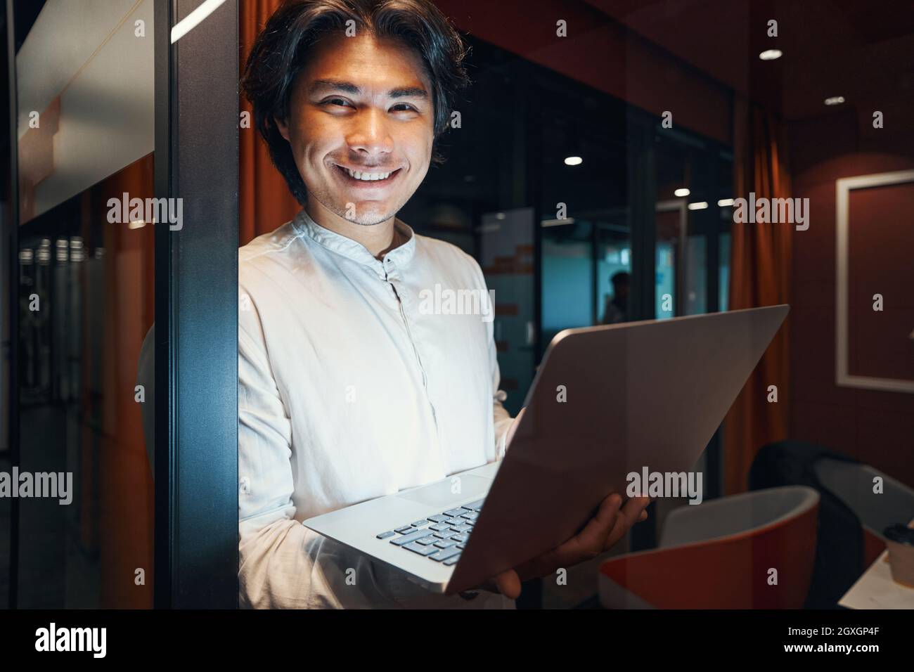 Man working on documents hi-res stock photography and images - Alamy