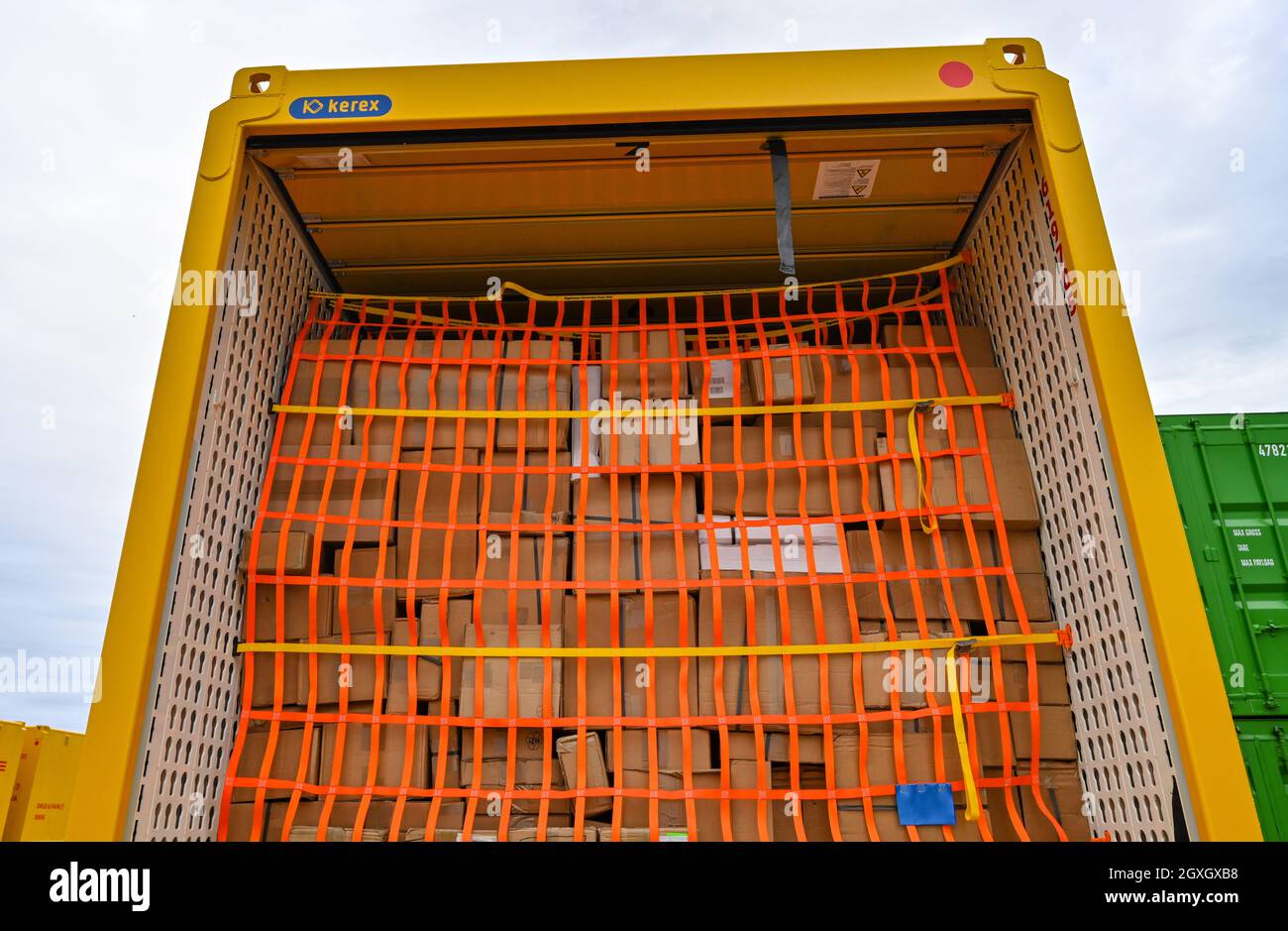 Dhl container dhl container hi-res stock photography and images - Alamy