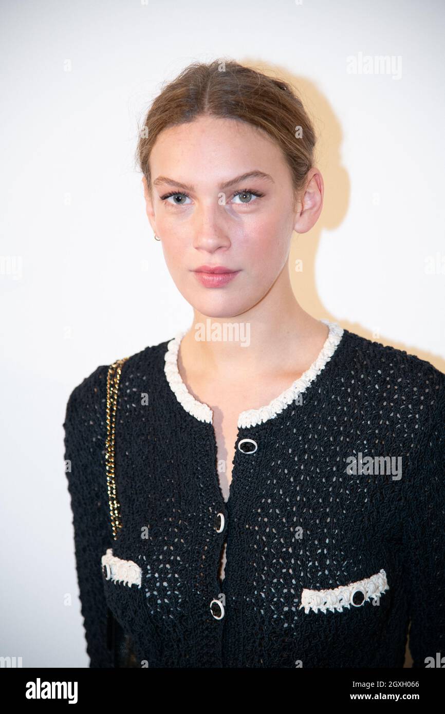 Actress Lou Lampros attends the Chanel Womenswear Spring/Summer 2022 ...