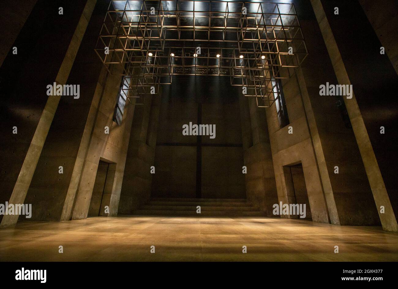 set design for THE MIRROR AND THE LIGHT at the Gielgud Theatre, London ...