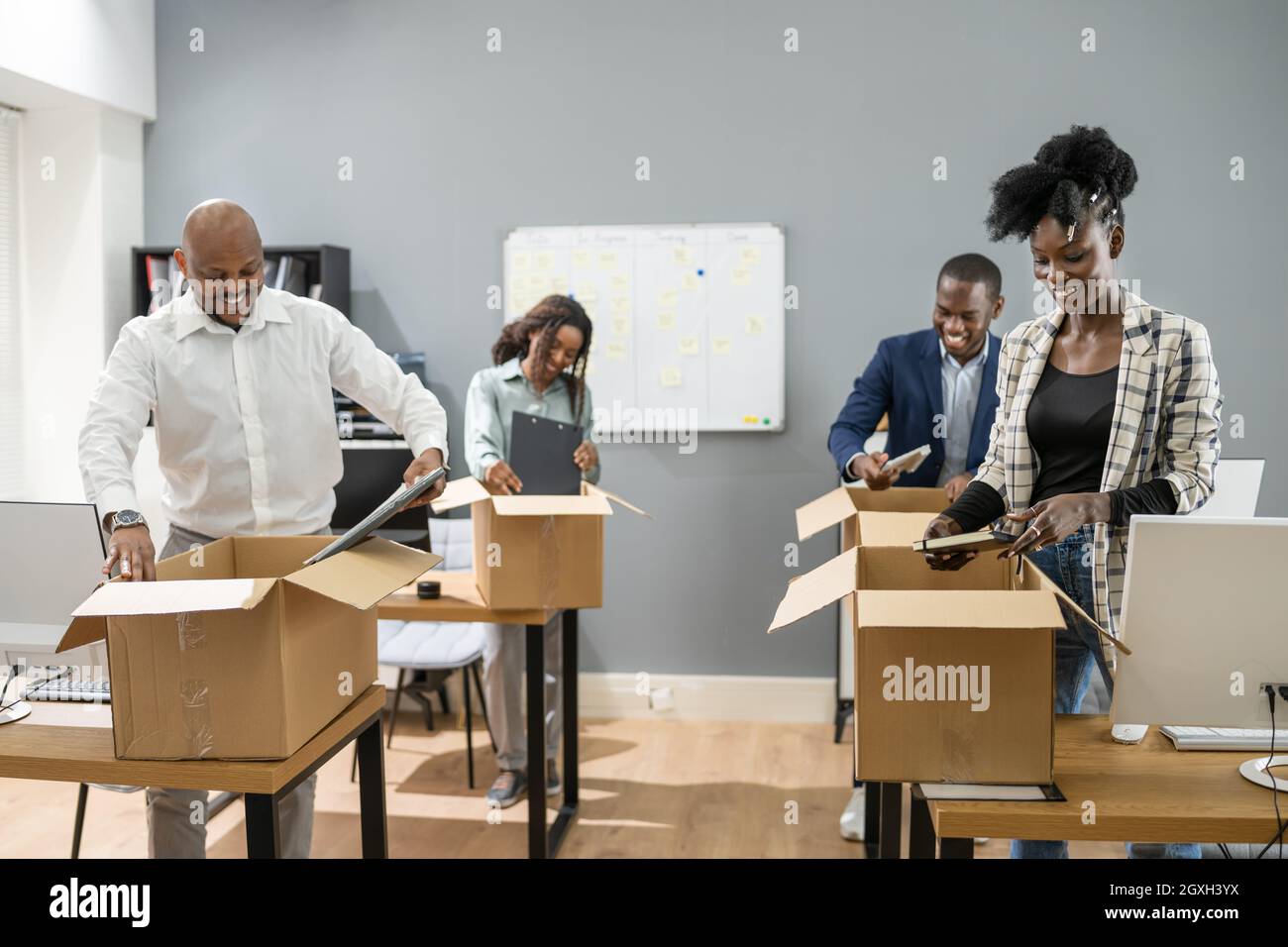 Relocation team hi-res stock photography and images - Alamy