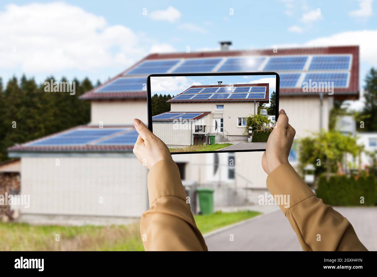 Virtual Real Estate House Video Conference Tour Stock Photo - Alamy