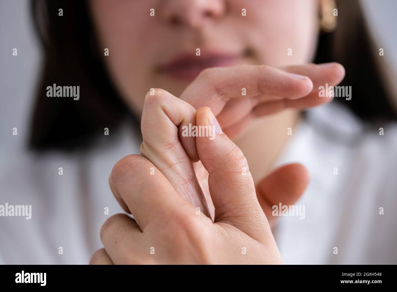 Women finger snap hi-res stock photography and images - Alamy