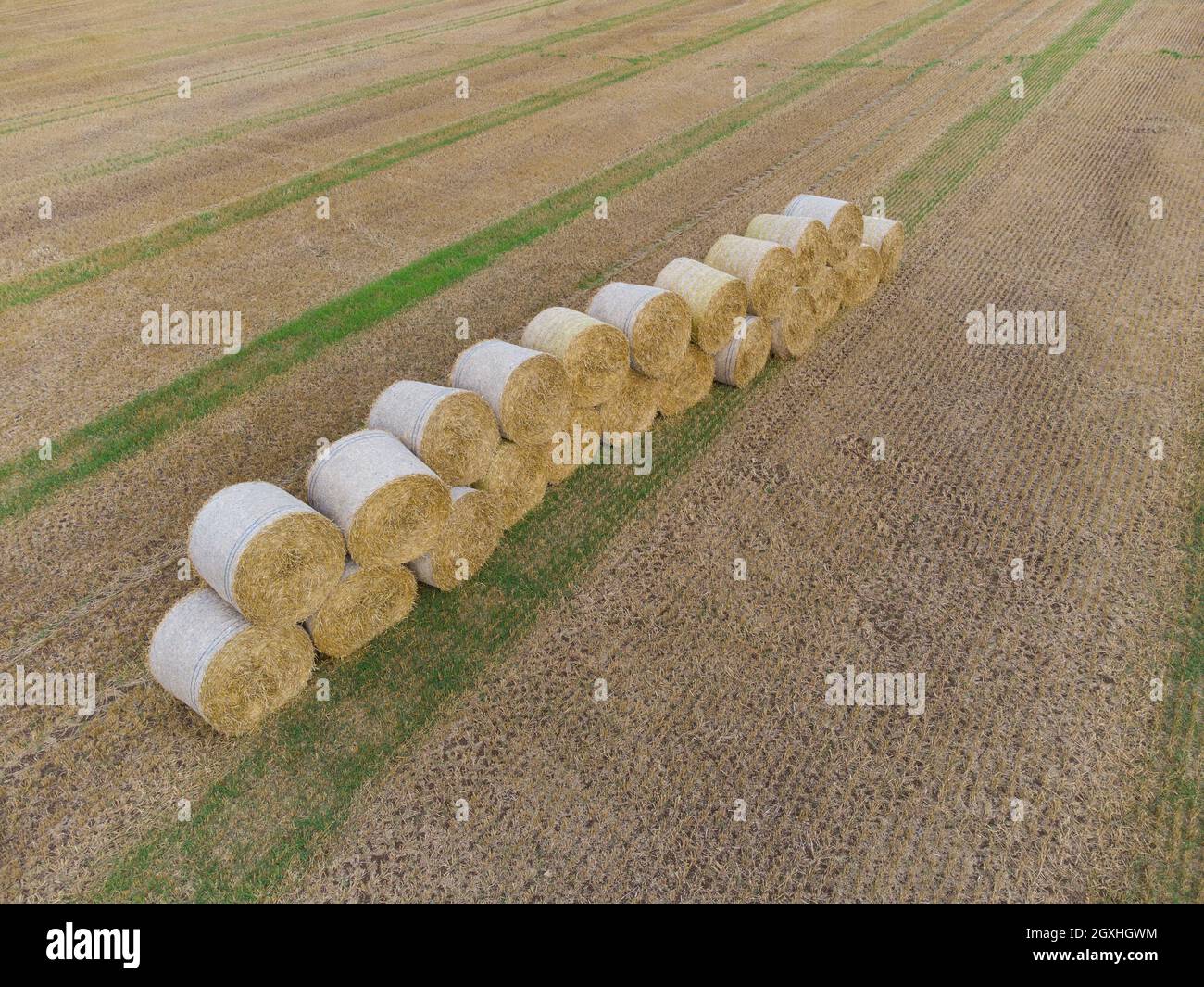 Field straw stack hi-res stock photography and images - Alamy