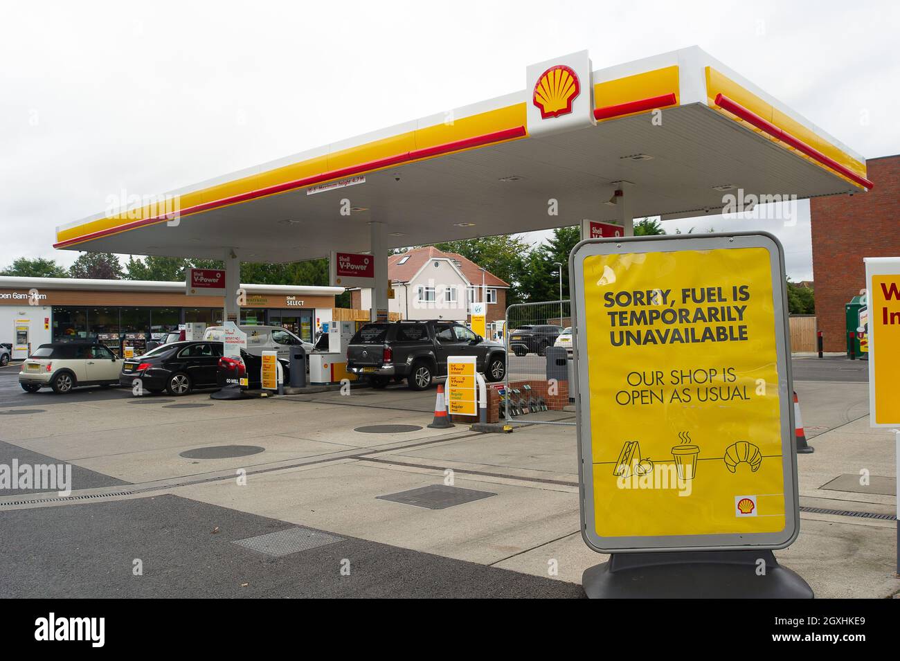 Shell garage windsor hi-res stock photography and images - Alamy