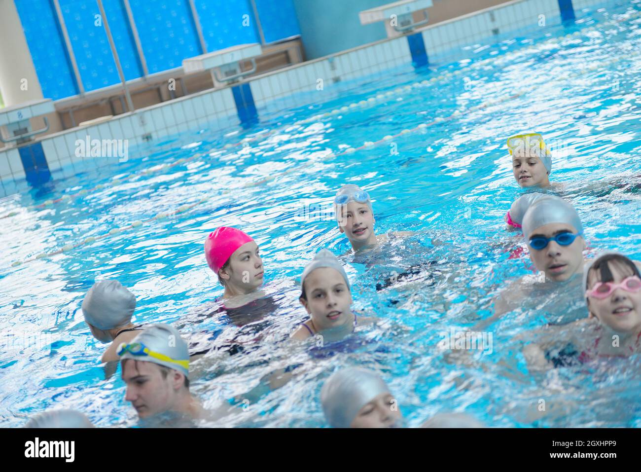 Kids at swimming pool hi-res stock photography and images - Alamy