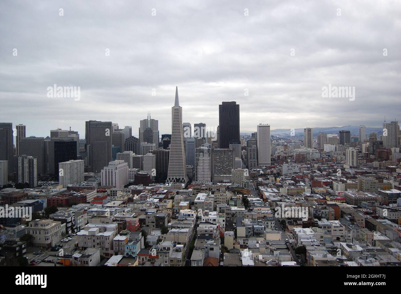 San Fransisco Financial District skyline including Transamerica Pyramid ...