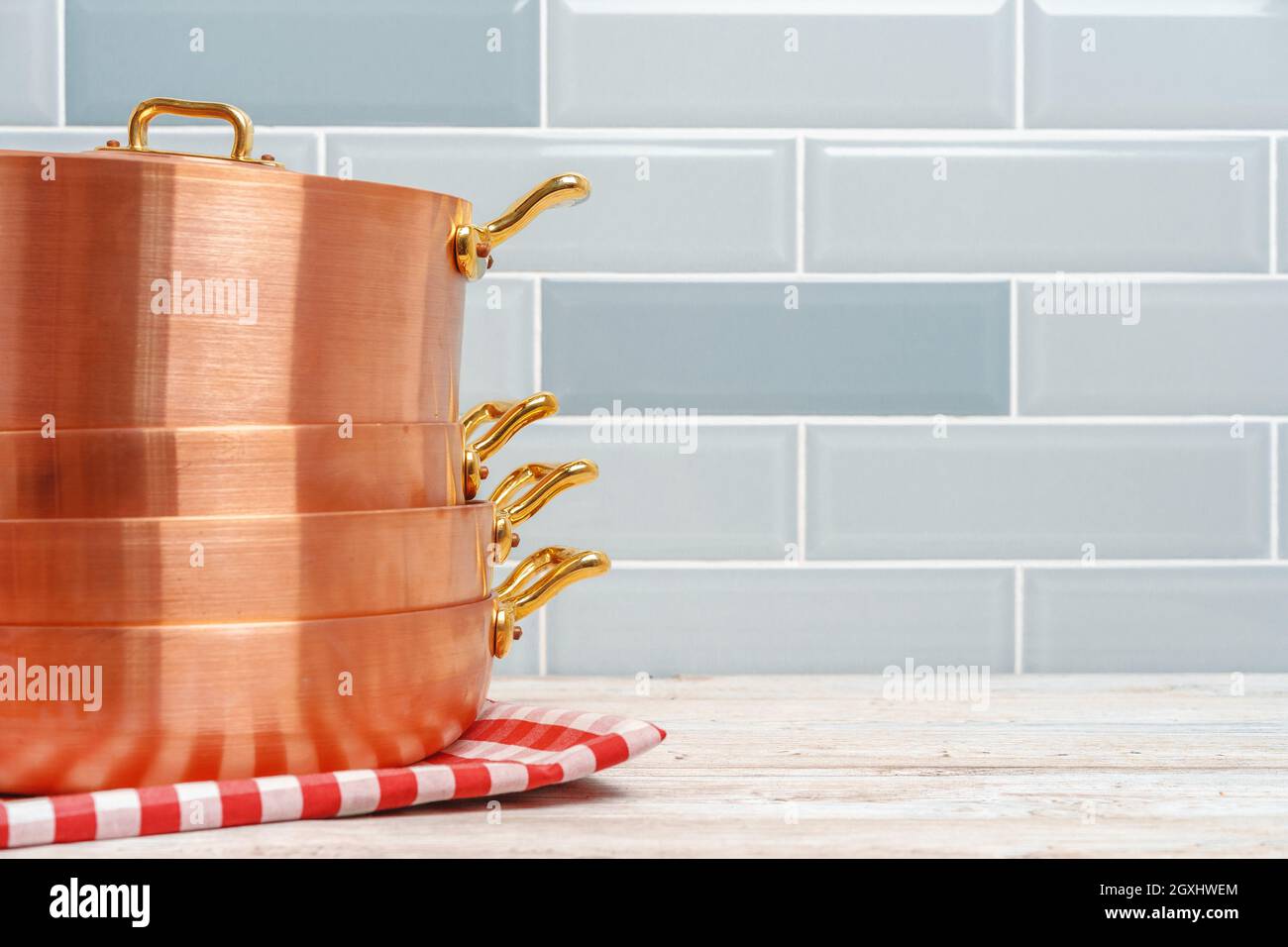 Modern kitchen details with copper kitchenware close up Stock Photo - Alamy