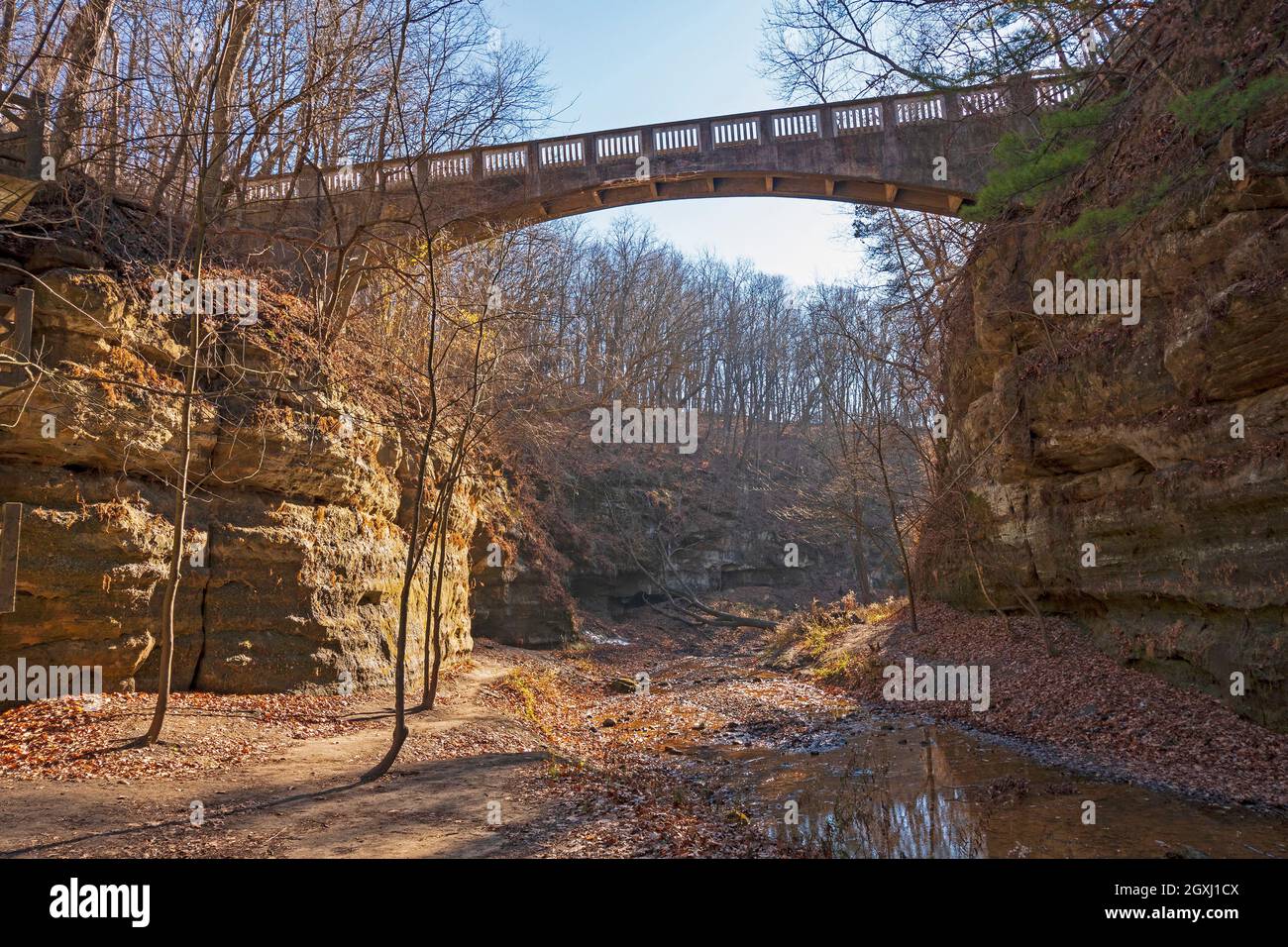 Concrete Trail Bridge Over a Sandstone Canyon in Matthiessen State Park ...